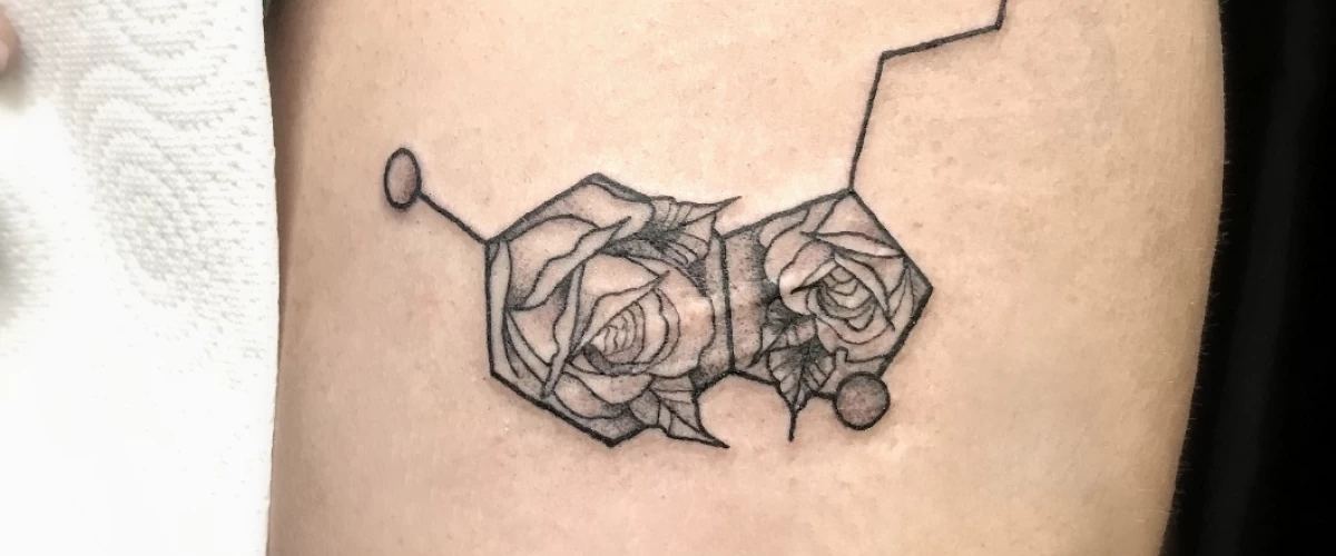 Quels tatouage pour couvrir les vergetures? - Black Hat Tattoo