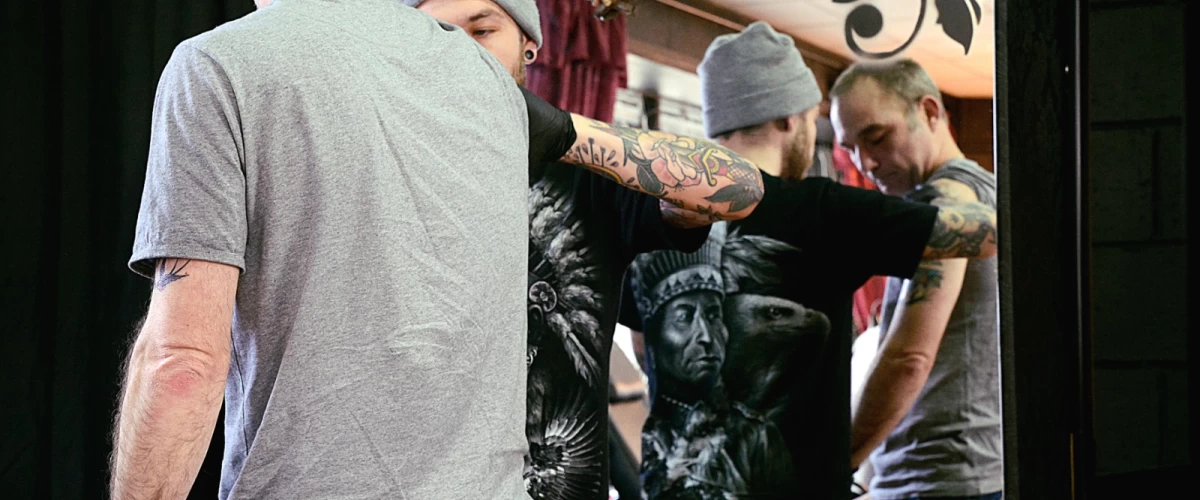Quel tatouage choisir pour couvrir une cicatrice ou des vergetures